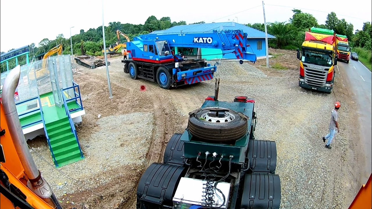 UNLOADING MOBILE CRANE & SET UP PARKING FOR WORKS - YouTube