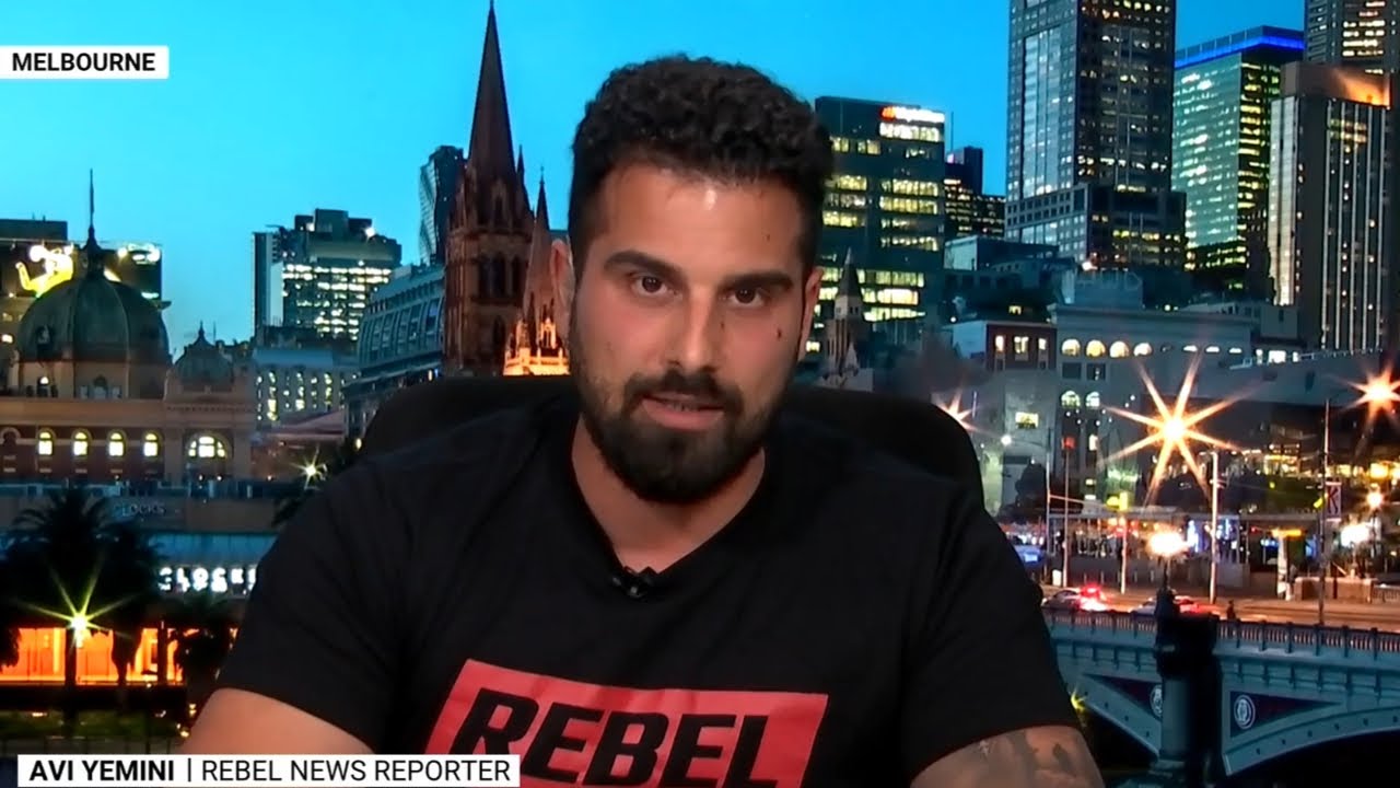 Avi Yemini confronted by aggressive pro-Palestine protesters - YouTube