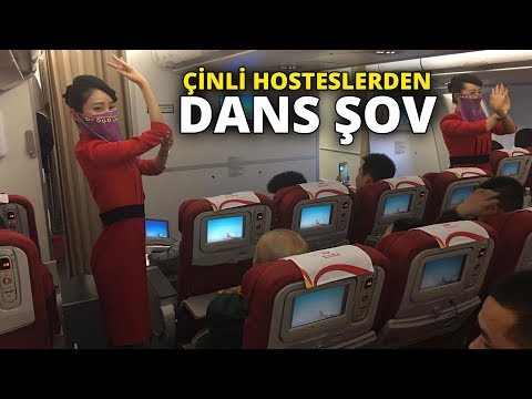 Sichuan Havayolları’nın ilk seferinde Çinli hosteslerden dans şov yaptı