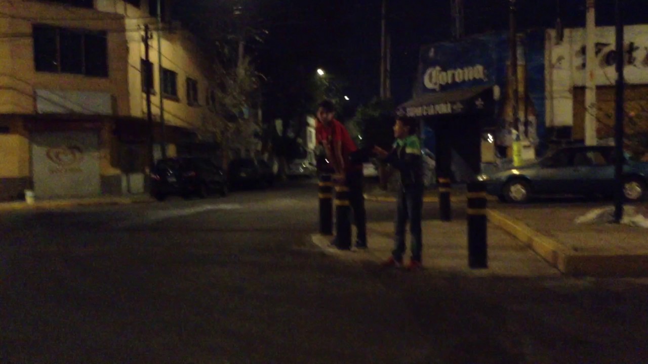Cantando en la calle : Experimento social - YouTube