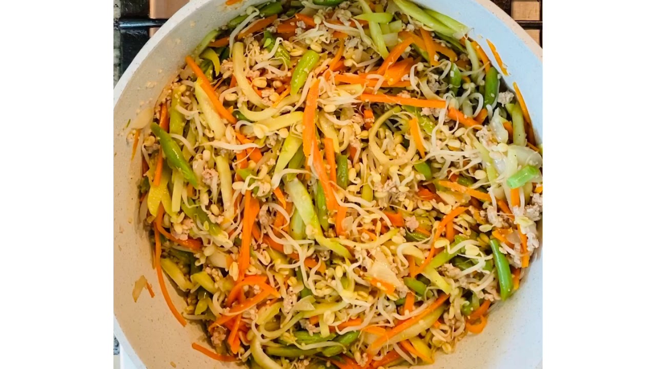 LUMPIANG TOGUE - from homegrown mung bean sprouts - YouTube