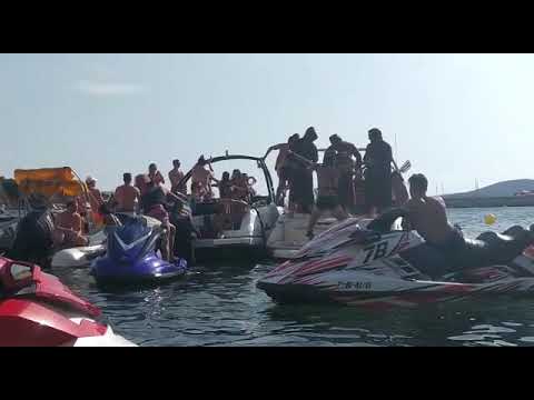 Mallorca: desfase y fiesta sin mascarillas ni distanciamiento - YouTube