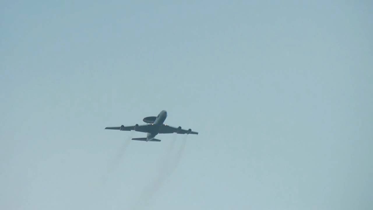 Military Airplane Flying Low In HD - YouTube