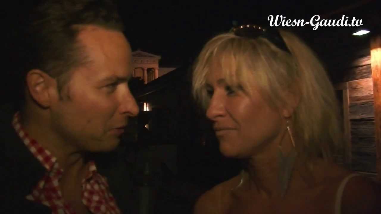 Flirten Promis anders? Schauspielerin Birgit Stein mit dem Flirt ...