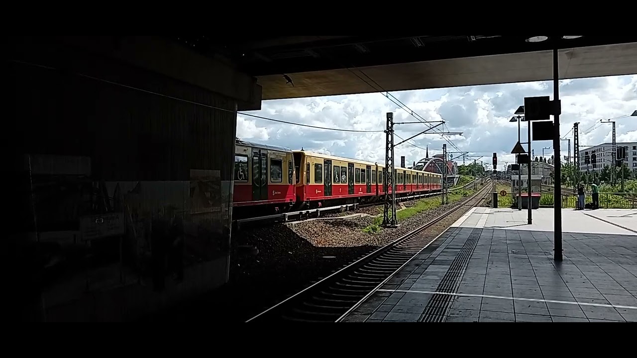 Berlin S-Bahn Class 481 departing Berlin Berlin Ostkreuz - YouTube
