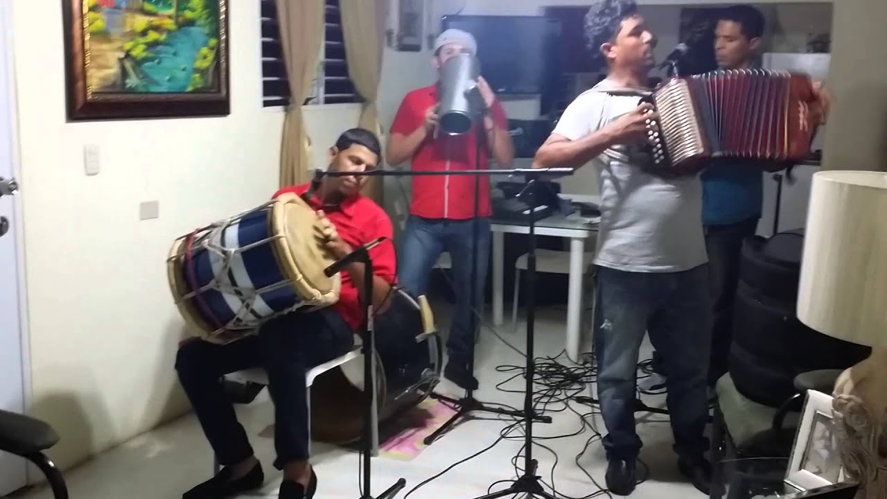 El santo serro los jefes típicos - YouTube