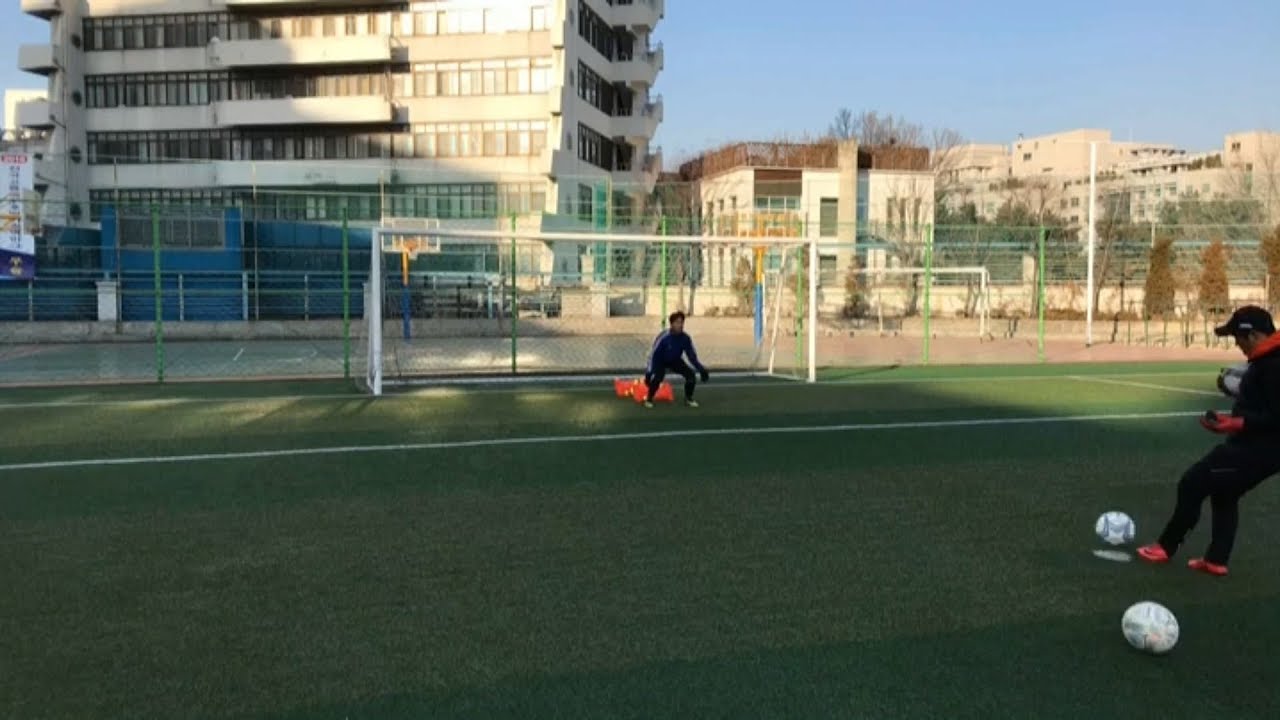[U-15 골키퍼 점프 & 캐칭 훈련] / U-15 Goalkeeper Jump & Catching training - YouTube