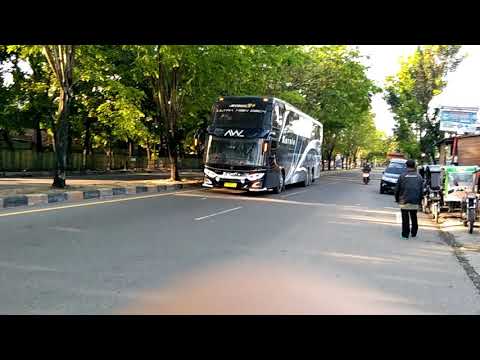 Bus Kurnia AW 03 baru mendarat di pol pondok kelapa