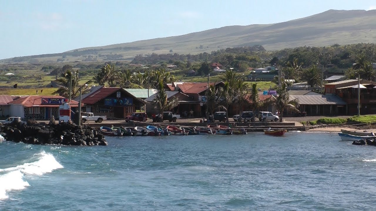 Hanga Roa Harbours - YouTube