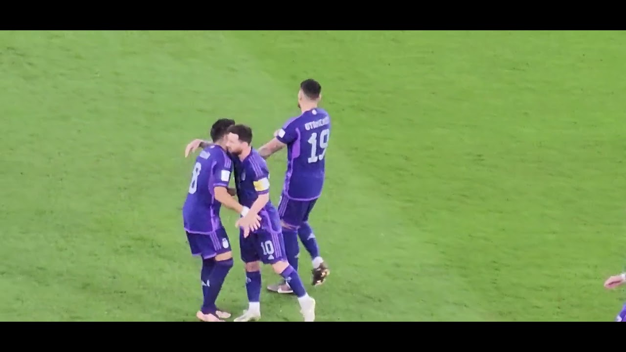 Lionel Messi hugging Argentina teammates - YouTube