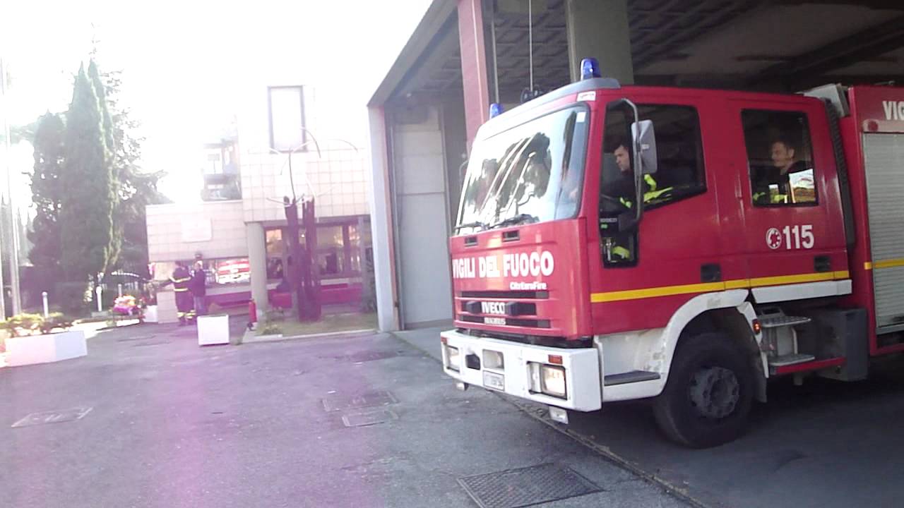 Vigili Del Fuoco Roma-Uscita 6A per soccorso a persona - YouTube