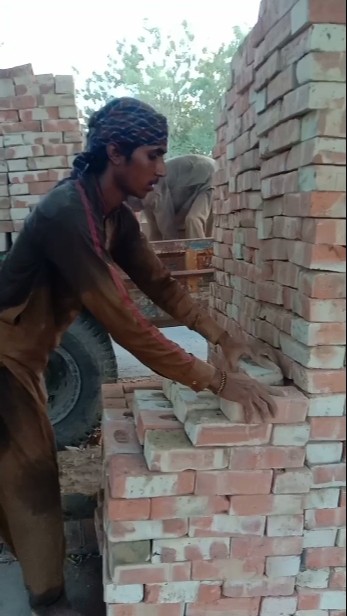 Unloading Bricks #labor #shorts #hardwork #brick - YouTube