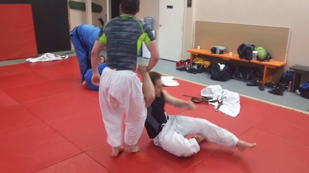 GRAB AND THROW WITH NO GI FOOT SWEEP - YouTube