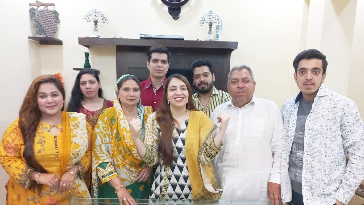 Mere Maiky Walon Se Miliye | My Family Introduction Vlog | Momina Ali - YouTube