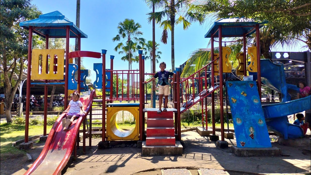 Main Prosotan Seru di Playground Roxy Jember! Nduk Kirana Happy Banget - YouTube