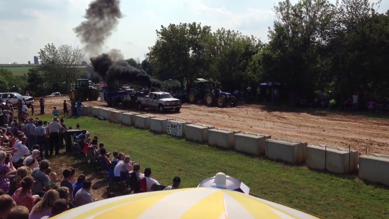 "Rollin' Coal" Truck Pull - YouTube