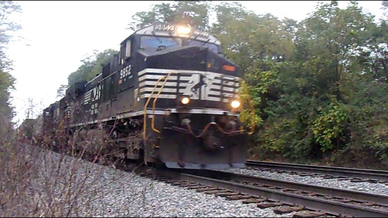 NS #9852 Leads Intermodal Train in Elsmere KY - YouTube