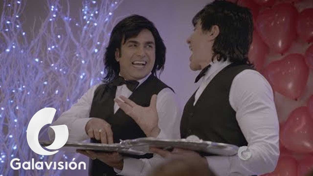 Nosotros los guapos | Albertano y El Vítor trabajan como meseros por ...