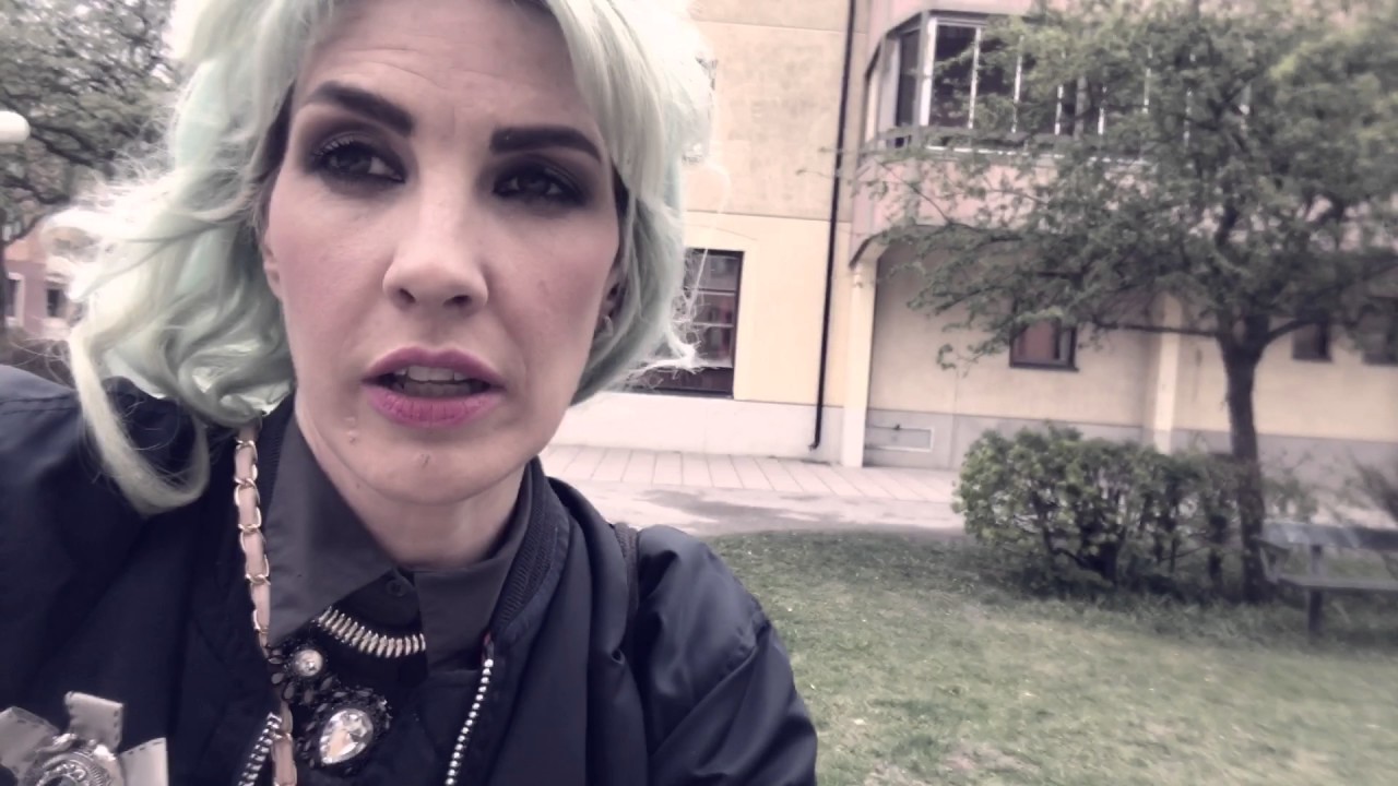 Kitty lever farligt. Living on the edge - YouTube