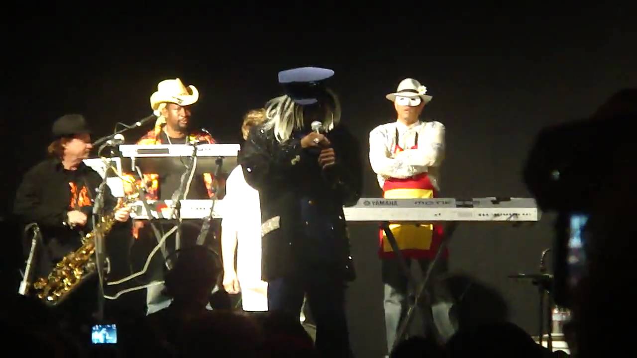 Sly Stone's EPIC FAIL (part 1) @ Coachella 2010 - YouTube