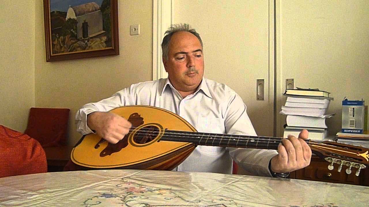 Ο Στρατιώτικος παλιός κρητικός σκοπός.Λαούτο: Μανώλης Καρβουνάς(luth ...