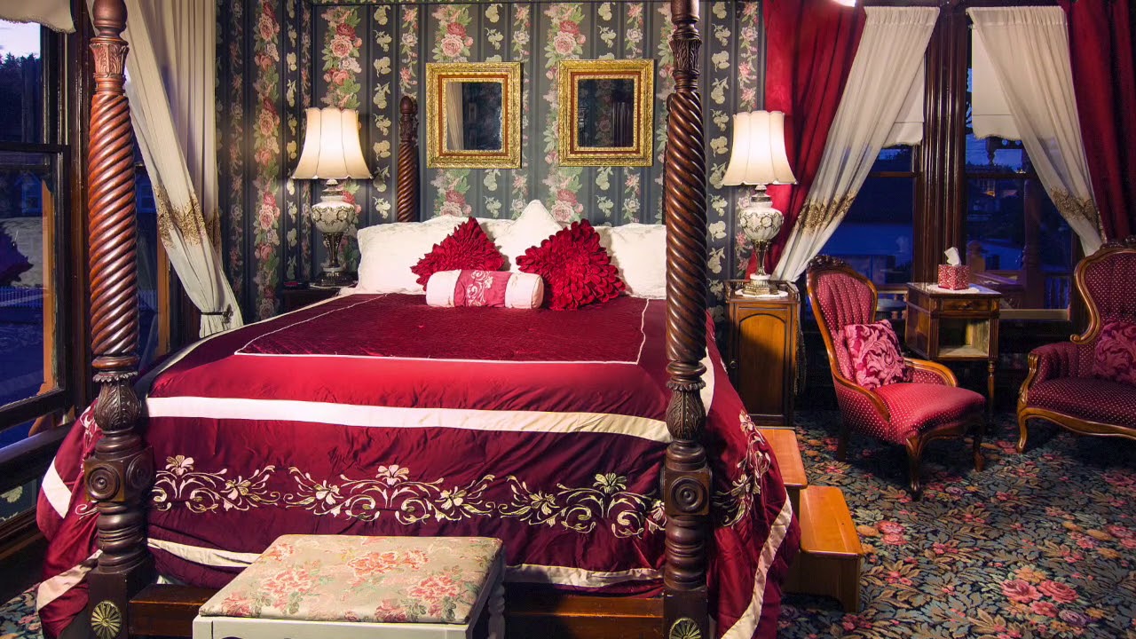 Gingerbread Mansion Inn Ferndale, California - YouTube