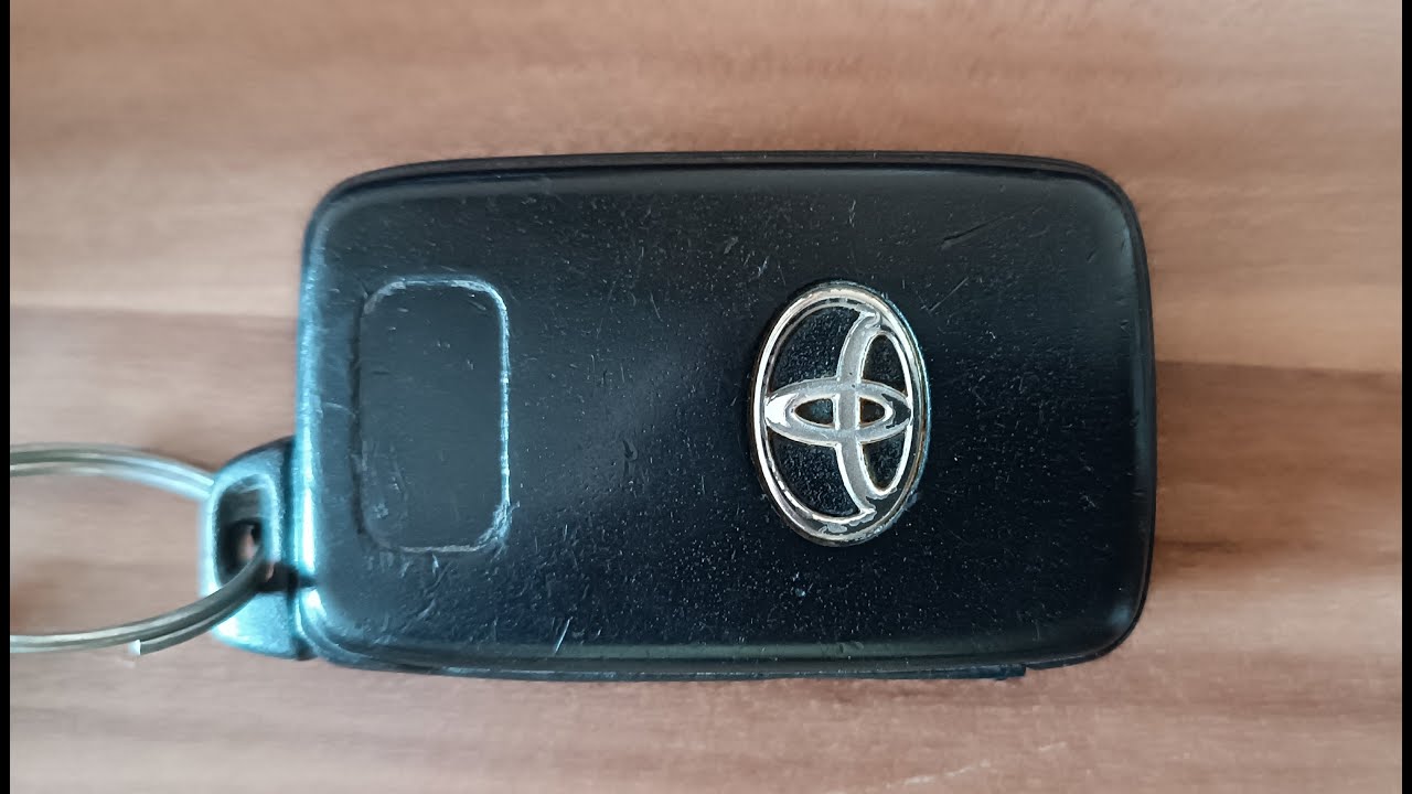 How To Change A Toyota Avensis Remote Fob Smart Key Battery T27 (2009 ...