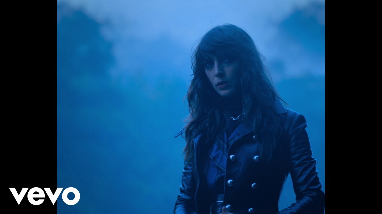 Flora Fishbach - Téléportation (Clip officiel) - YouTube