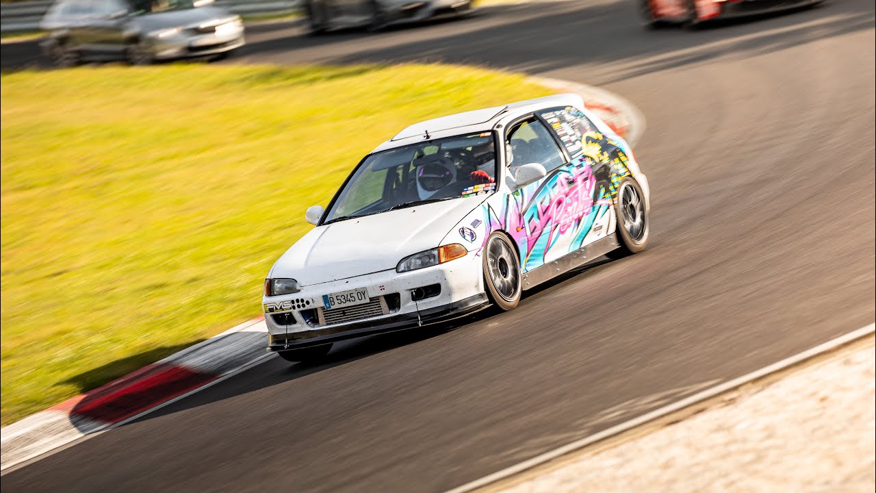 Civic eg6 turbo 1/2 vuelta en nurburgring adelantando mas de 20 coches ...