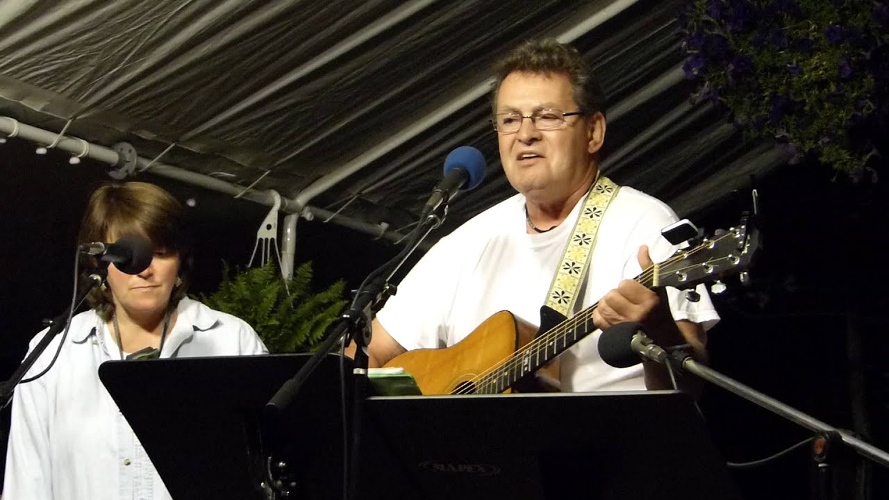 Rod Fraser sings Mr. Lincoln at the 2012 Walden River Music Festival ...