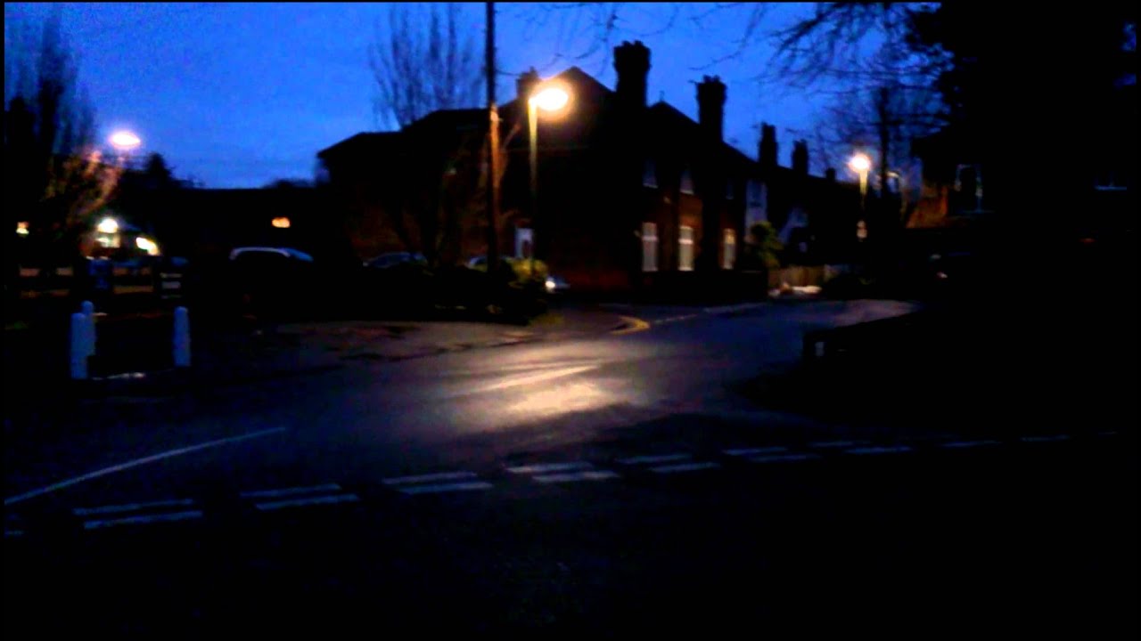Red lion pub Staines flood gone 7am 13/2/14 - YouTube