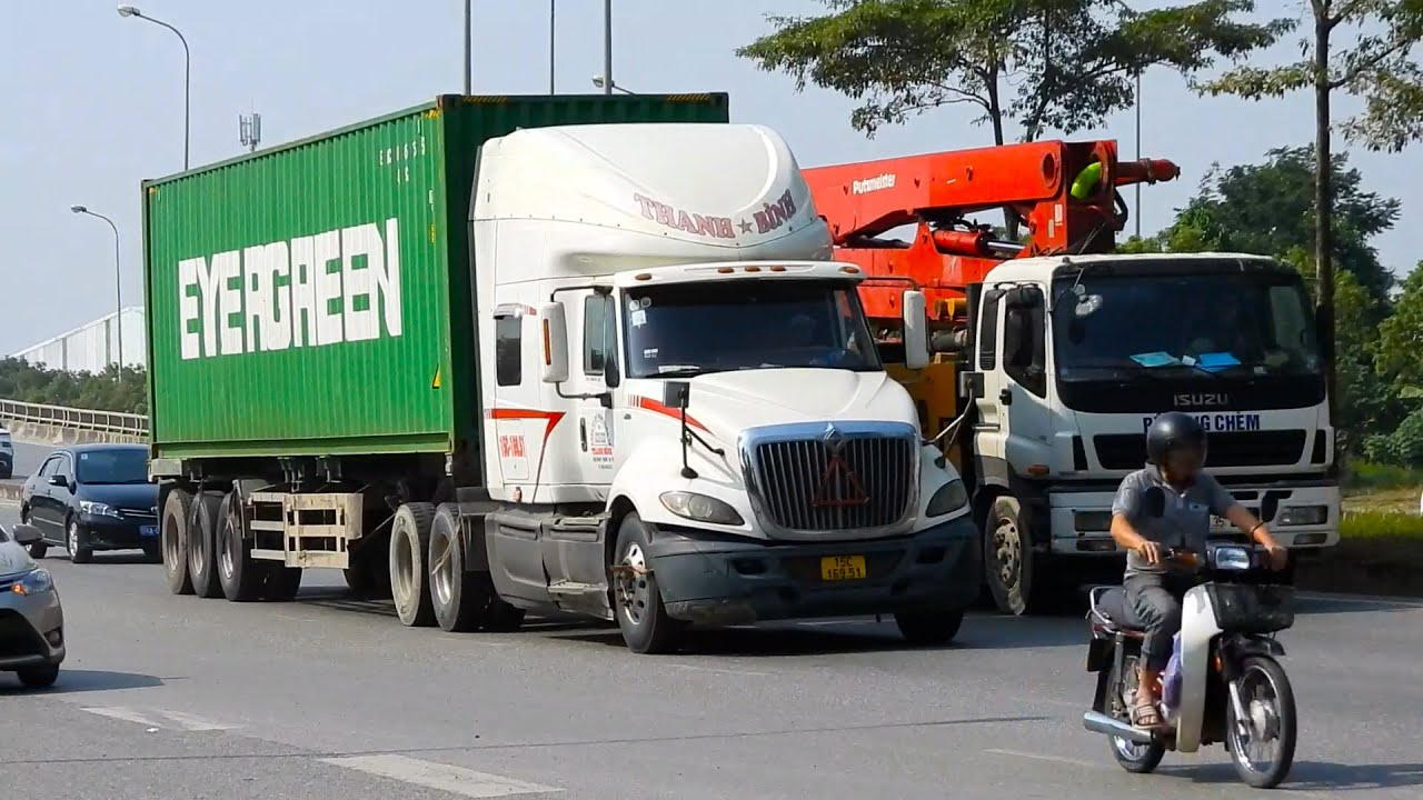 BIGGEST American Semi Trailer Trucks Spotted - YouTube