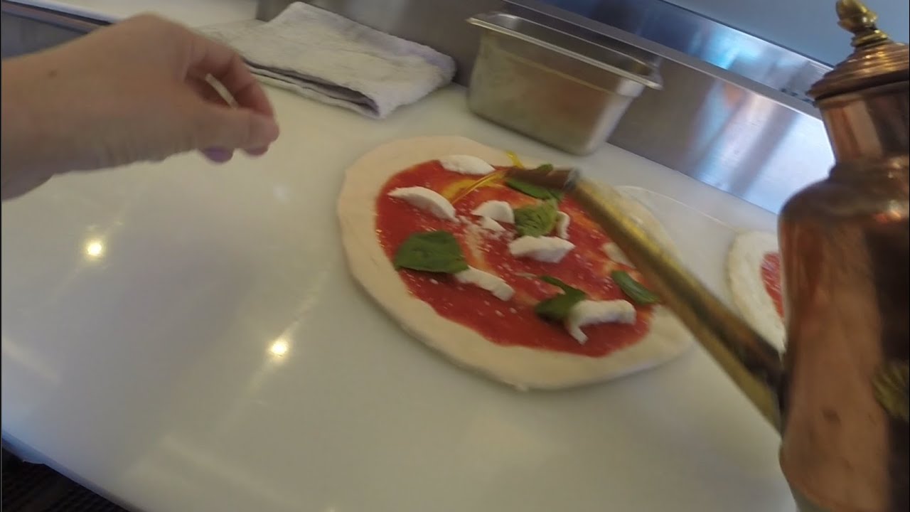 Deaf Owned Pizzeria Comes to Phoenix - Mozzeria - YouTube