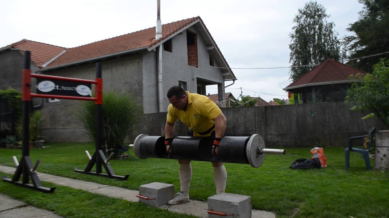 Strongman - log lift 140 kg - YouTube