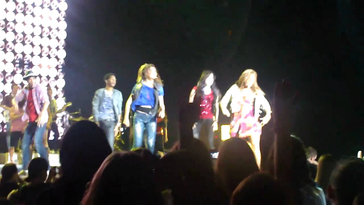 Camp Rock cast-It's On! first part - YouTube