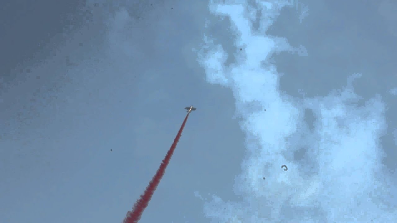 Marina Mall Abu Dhabi UAE Aircraft stunts canon 1200D - YouTube