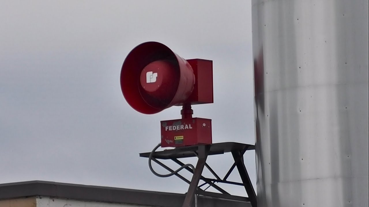 Federal Signal 2001-SRN Noon Blast, Cumberland, WI - YouTube