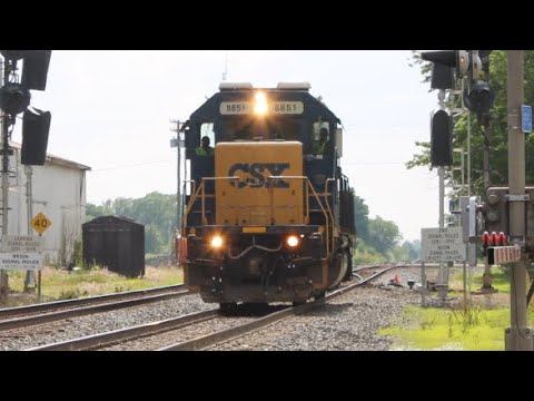 CSX L432 stops in Quincy at CP 153 with Ex CR SD40-2 leader!!! - YouTube