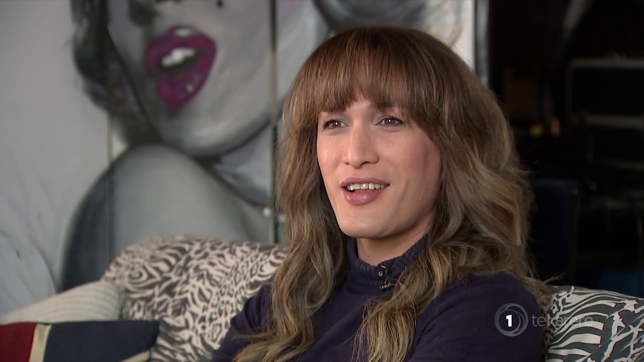 Aspiring designer aims to establish fashion house - YouTube