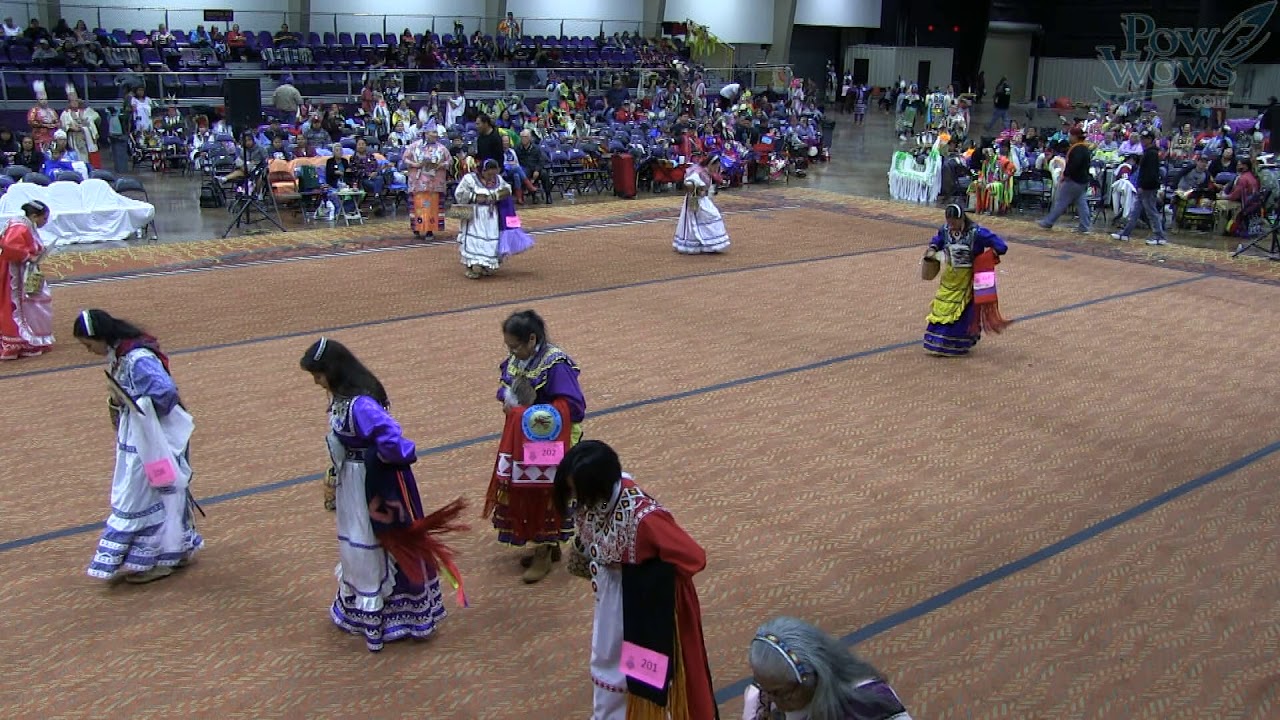 Women's Choctaw Dress - 2017 Choctaw Casino Pow Wow - PowWows.com - YouTube