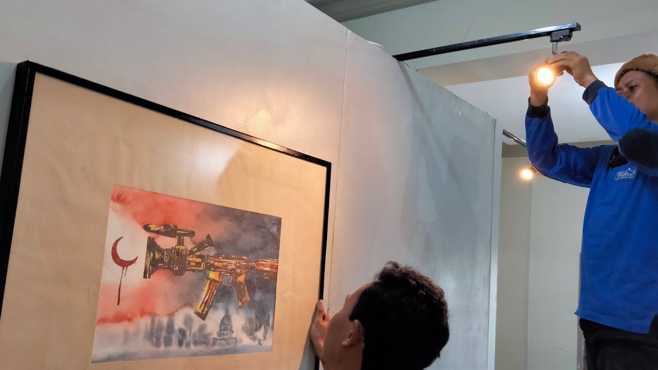 LAMPU UNTUK DISPLAY PAMERAN TUNGGAL LUKISAN DENI JUNAEDI "The Sent Down ...