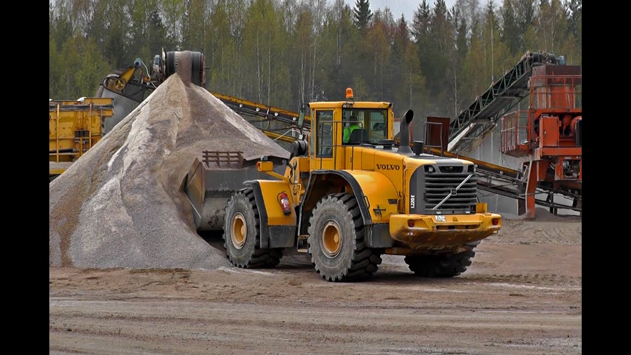 Volvo L220E In A Quarry - YouTube