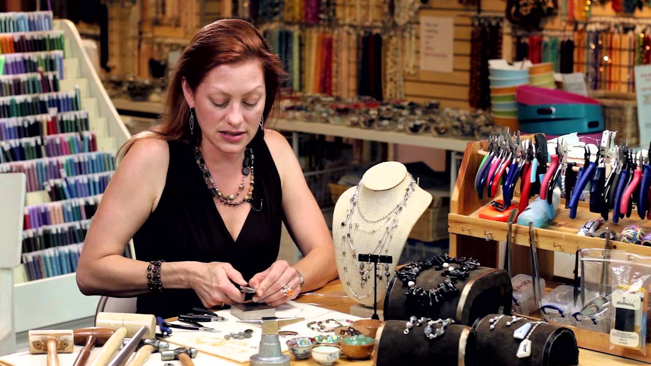 How to Make a Wire Wrap Scroll : Introduction to Wire Wrap Jewelry ...