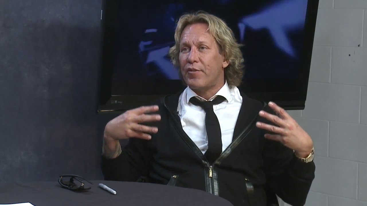 Michael Wekerle from Dragon's Den stops by Conestoga College - YouTube