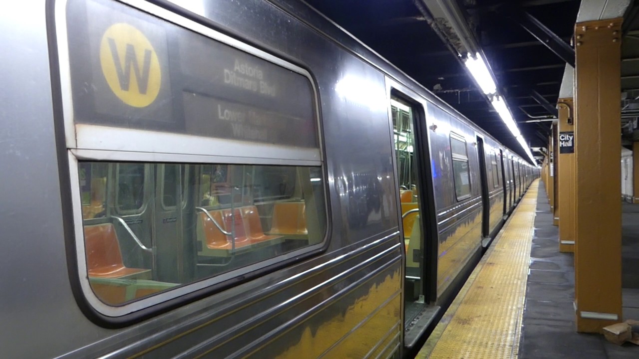 BMT Broadway Line: R68 W Train at City Hall-Broadway (Queens Bound ...