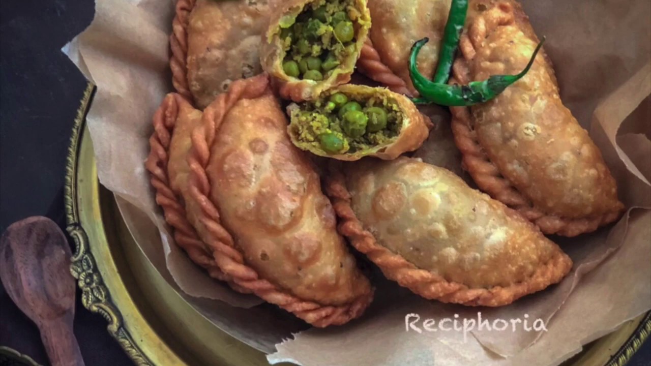 Matar Karanji..Maharashtrian recipe , a pasty/gujia with fresh peas and ...