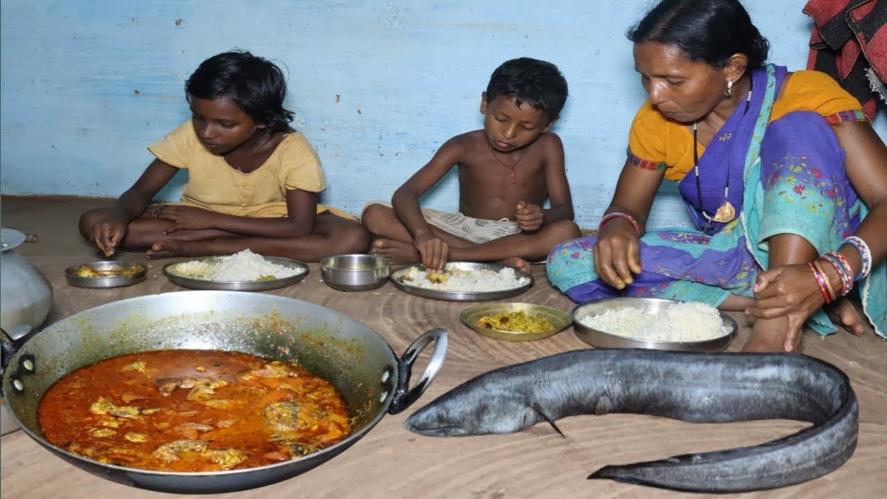 Baam Fish Recipe || Baambi Fish Curry || Adivasi cooking and eating ...