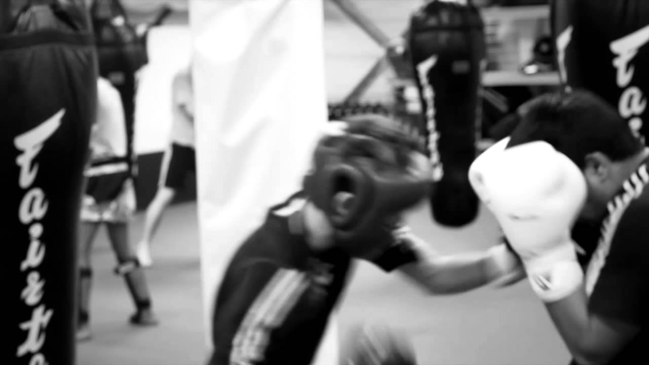 CrossTraining en Boksen bij Seconds Out in Almere - YouTube