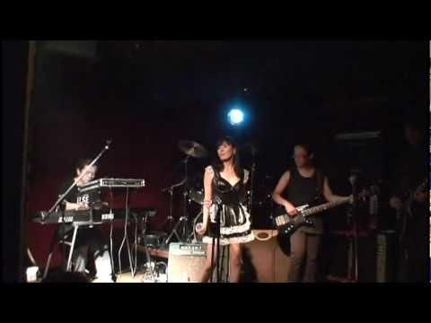 The Alice Band - WHOLE WORLD HAPPY - YouTube