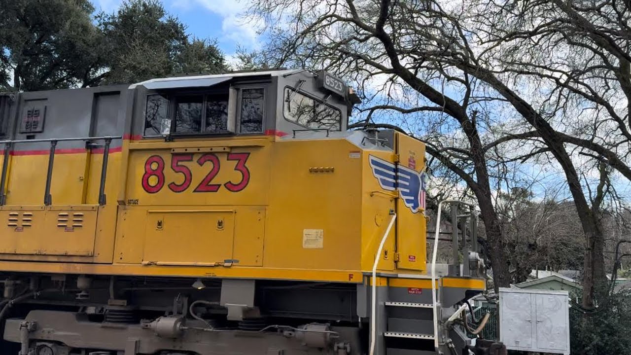 Union Pacific SD70ACe 8523 Leads Auto Rack/Double-Stack Train at Davis ...